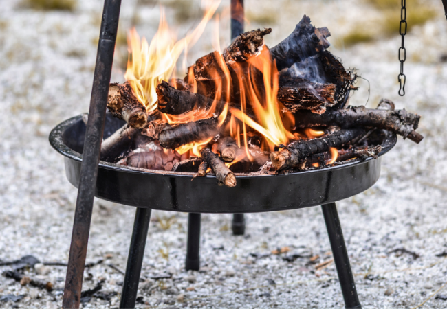 How To Season Firewood - 10 Tips For Dry Firewood