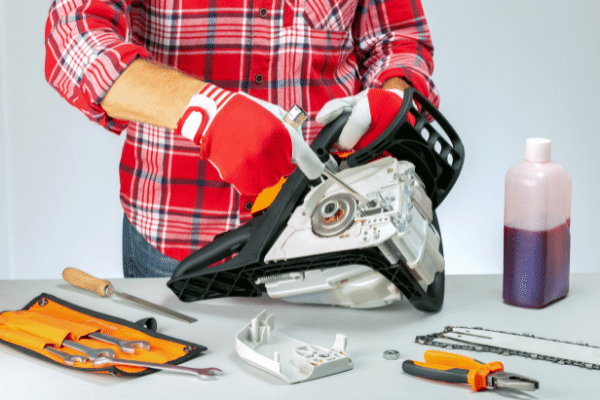 Chainsaw Tips For Beginners - How To Use A Chainsaw Chainsaw Tips For Beginners - How To Use A Chainsaw